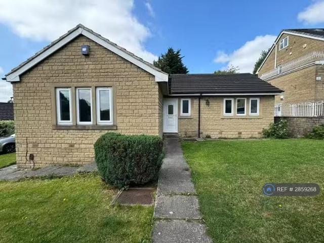 4 bedroom bungalow for rent in Northcroft Rise, Bradford, BD8
