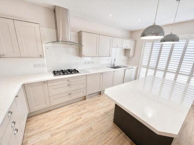 4 bedroom bungalow for rent in Sea Road, Westgate on Sea, Kent, CT8