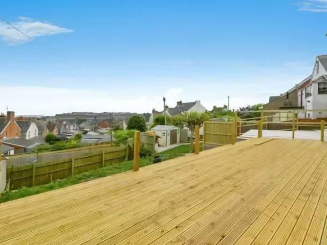 4 bedroom bungalow for rent in St. Pauls Avenue, CF62