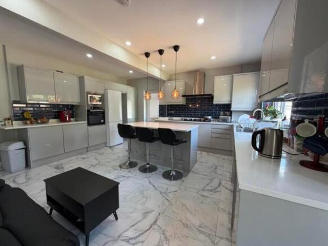 4 bedroom bungalow for rent in Stafford Road, Wolverhampton, WV10