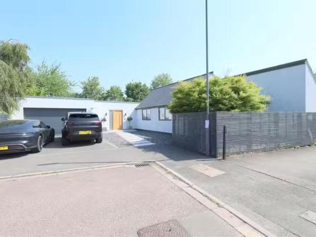 4 bedroom bungalow for rent in Penn Drive, Frenchay, Bristol.