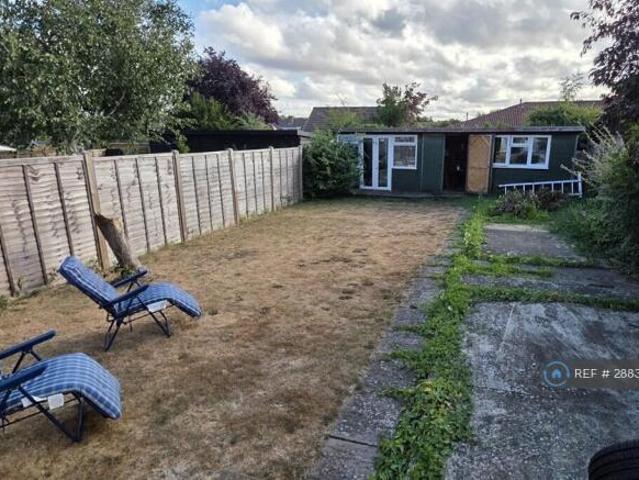 4 bedroom bungalow for rent in Royston Road, Bearsted, ME15