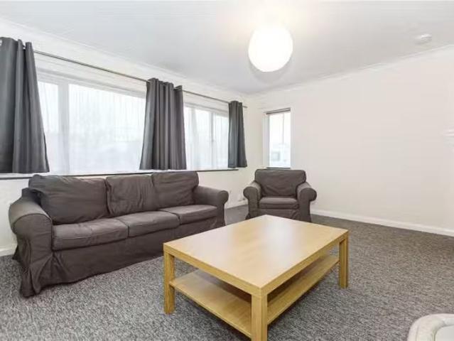 4 bedroom bungalow for rent in Romney Avenue, Lockleaze, Brist.