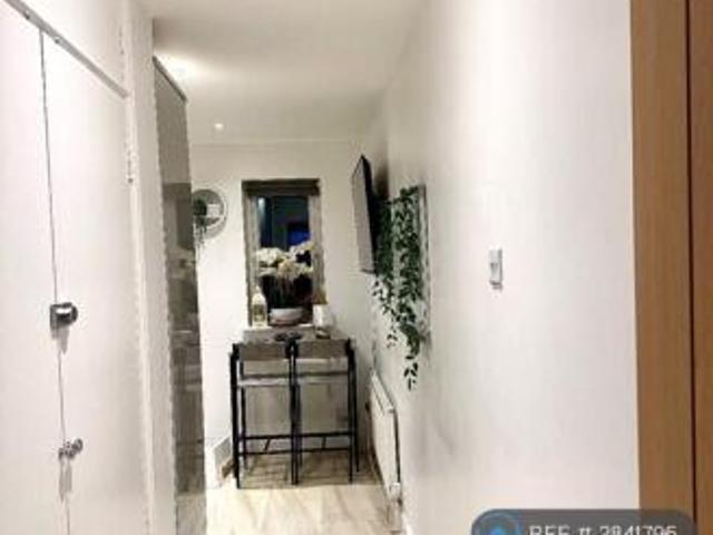 4 bedroom detached house for rent in Wingletye Lane, Hornchurch, RM11