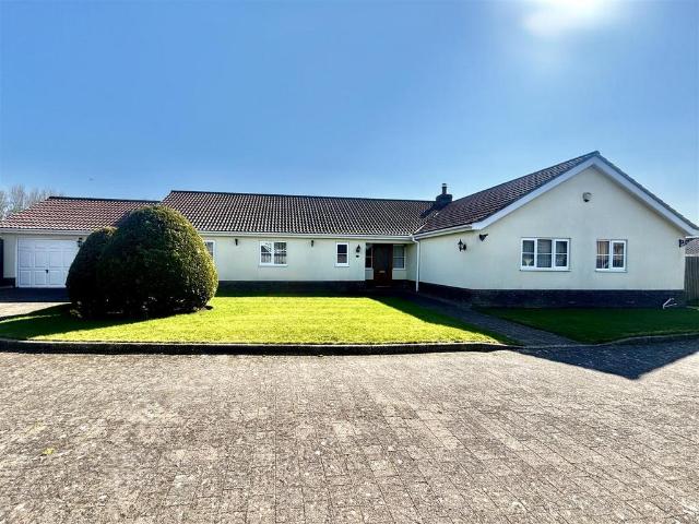 4 bedroom bungalow for sale