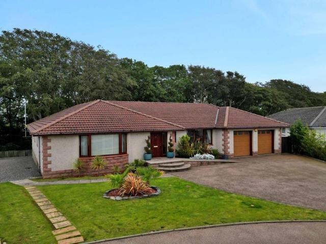 4 bedroom bungalow for sale