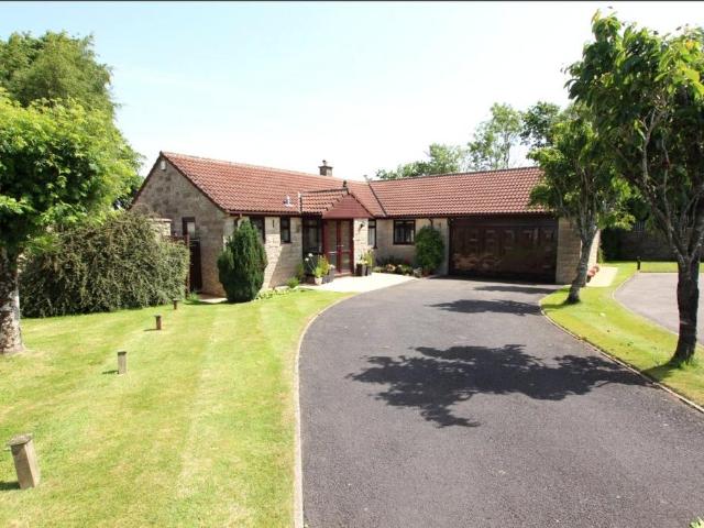 4 bedroom bungalow for sale