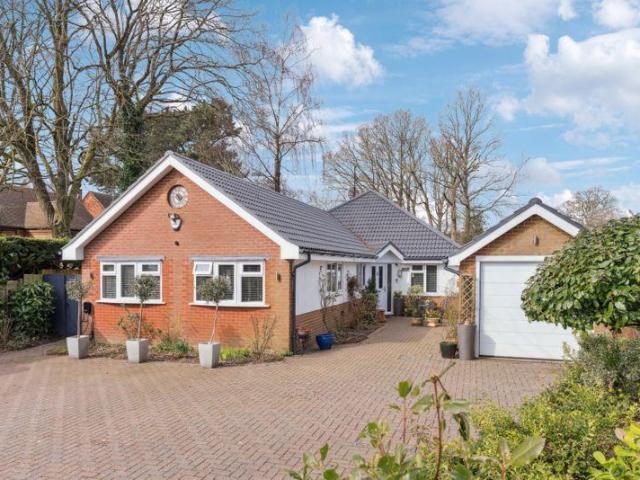 4 bedroom detached bungalow for sale