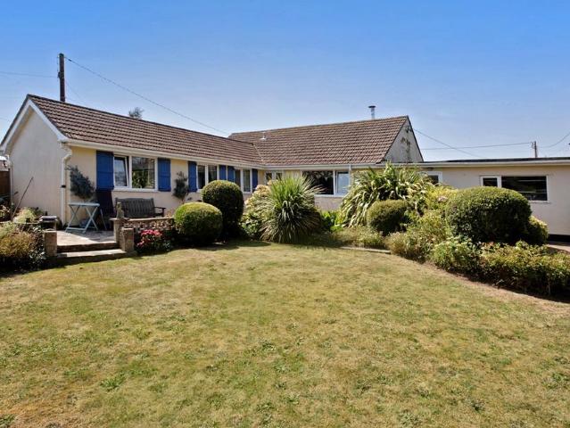 4 bedroom bungalow for sale
