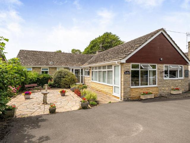 4 bedroom bungalow for sale