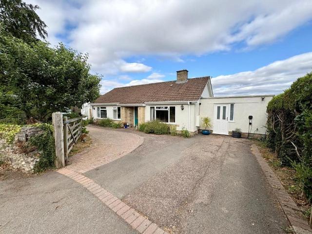 4 bedroom bungalow for sale