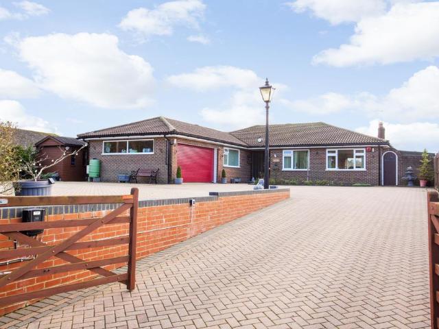 4 bedroom bungalow for sale