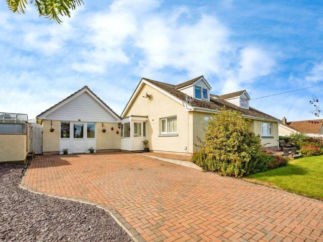 4 bedroom bungalow for sale