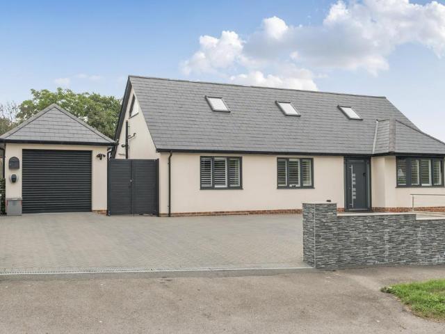 4 bedroom bungalow for sale