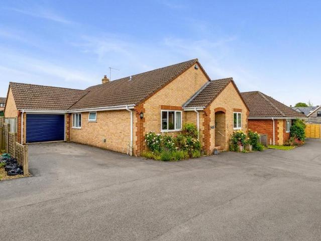 4 bedroom bungalow for sale