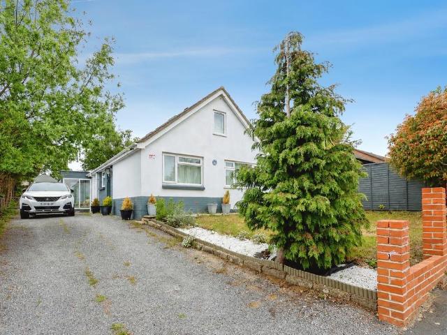 4 bedroom bungalow for sale