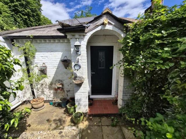 4 bedroom bungalow for sale