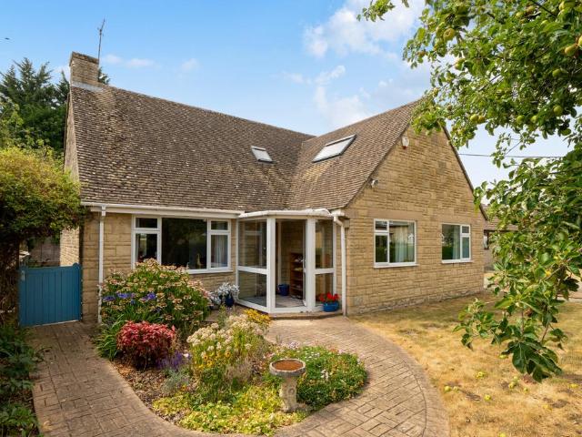 4 bedroom bungalow for sale