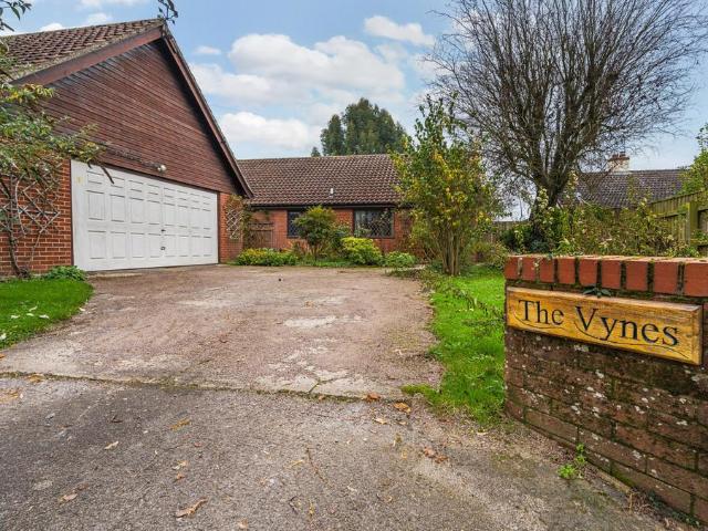 4 bedroom bungalow for sale