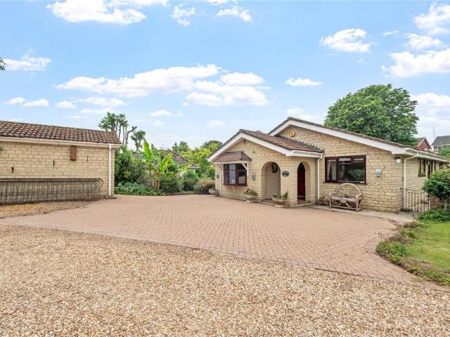 4 bedroom bungalow for sale