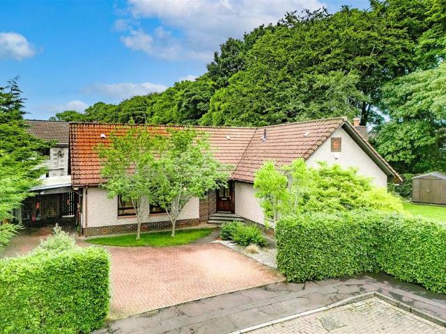4 bedroom bungalow for sale