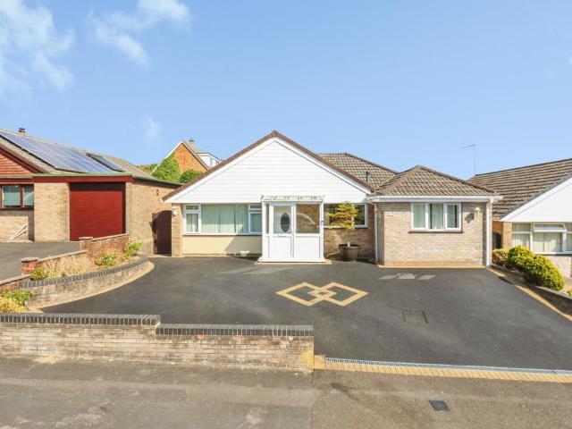 4 bedroom bungalow for sale