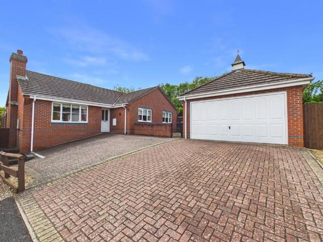 4 bedroom bungalow for sale