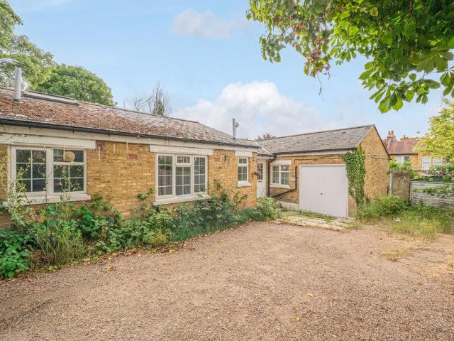4 bedroom bungalow for sale
