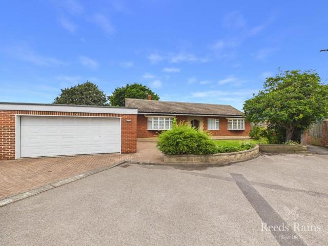 4 bedroom bungalow for sale