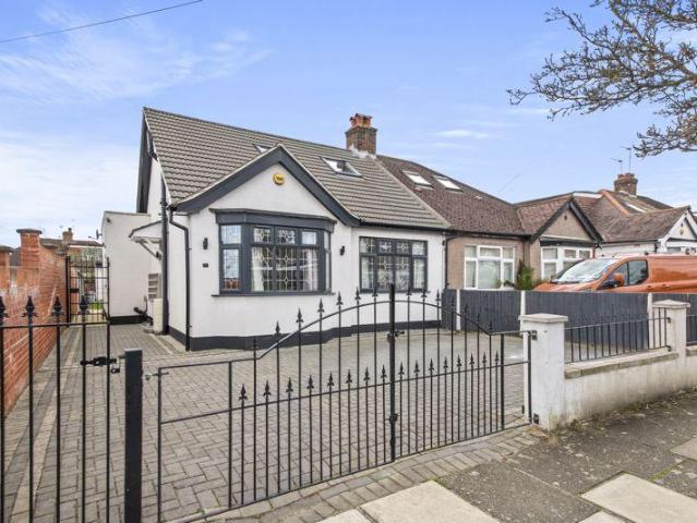 4 bedroom bungalow for sale