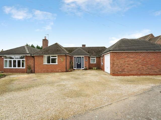 4 bedroom bungalow for sale