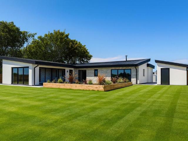 4 bedroom bungalow for sale