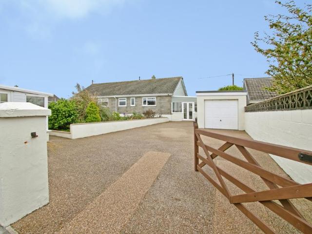 4 bedroom bungalow for sale