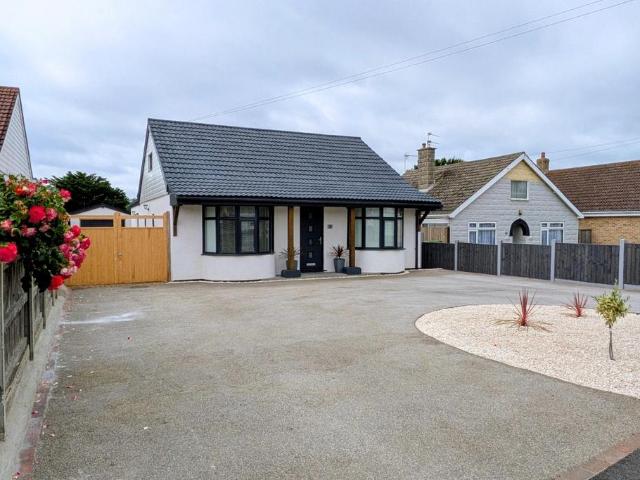 4 bedroom bungalow for sale
