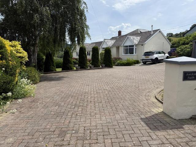 4 bedroom bungalow for sale