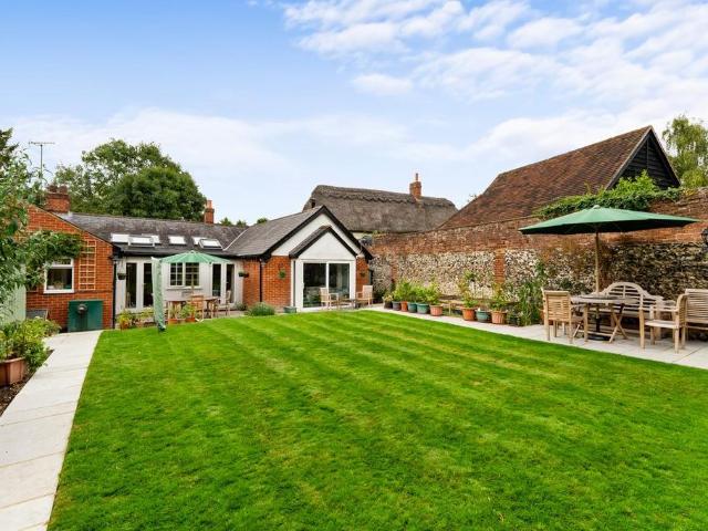 4 bedroom bungalow for sale
