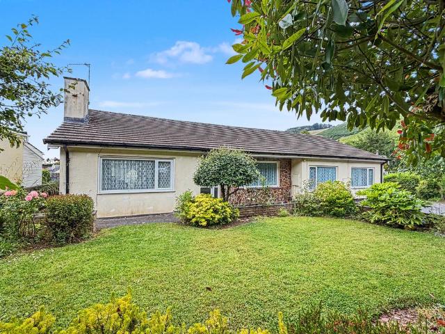 4 bedroom bungalow for sale