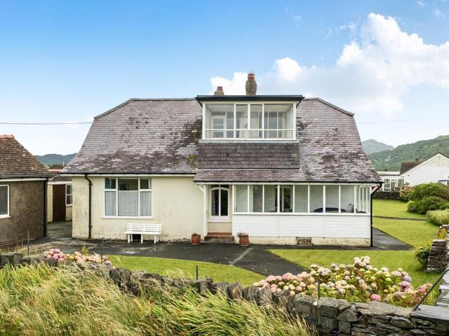 4 bedroom bungalow for sale