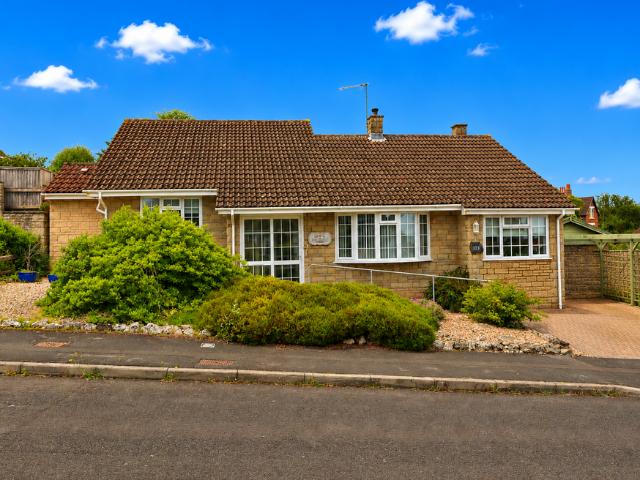 4 bedroom bungalow for sale