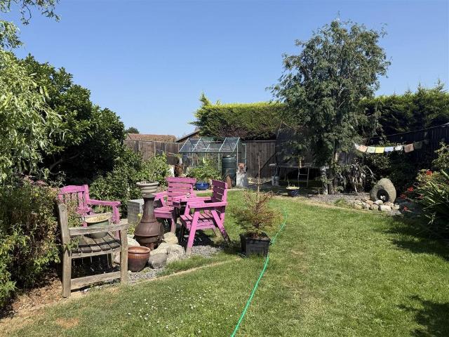 4 bedroom bungalow for sale