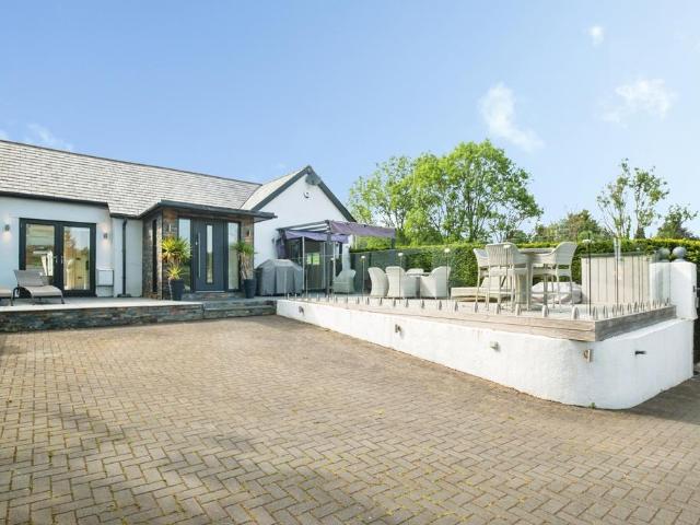 4 bedroom bungalow for sale