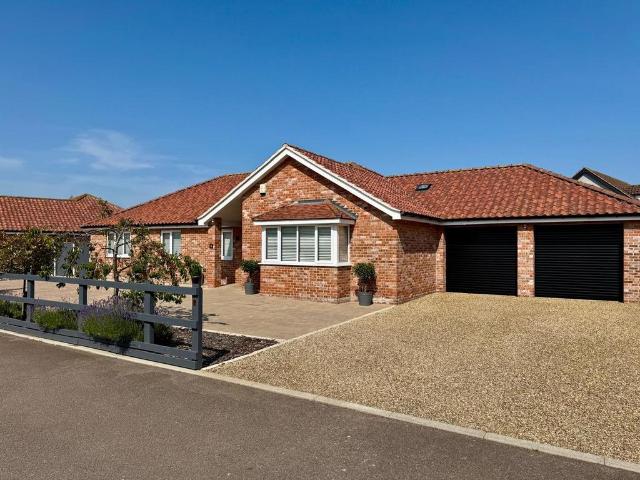 4 bedroom bungalow for sale