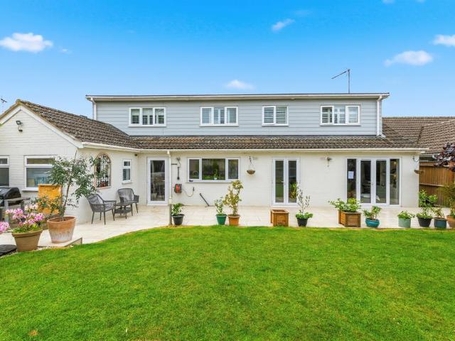 4 bedroom bungalow for sale