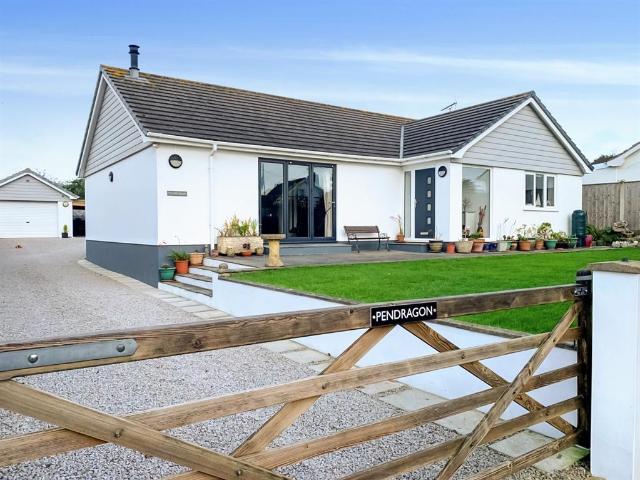4 bedroom bungalow for sale