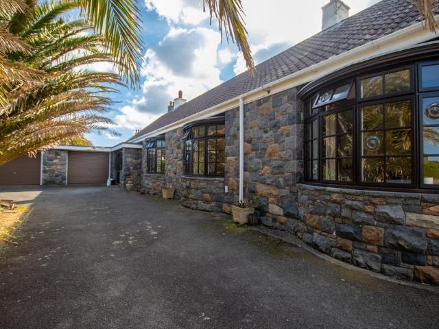 4 bedroom bungalow for sale