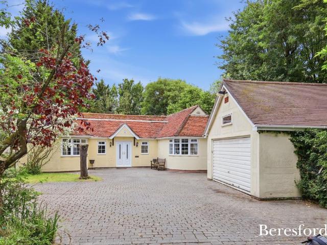 4 bedroom bungalow for sale