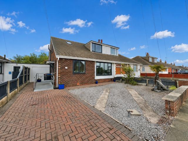 4 bedroom bungalow for sale