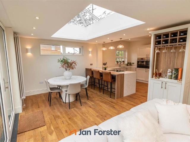 4 bedroom bungalow for sale
