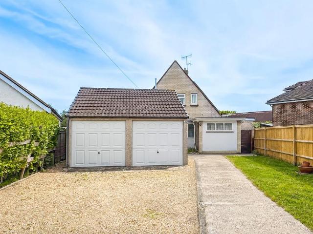 4 bedroom bungalow for sale