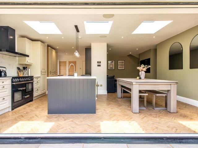 4 bedroom bungalow for sale